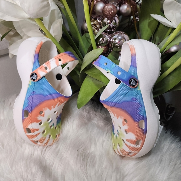 CROCS | Shoes | Crocs Womens Classic Platform Clogs Platform Shoes For ...